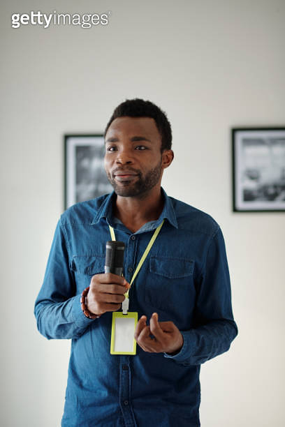 Young African American male journalist with microphone 이미지 (1485429727 ...