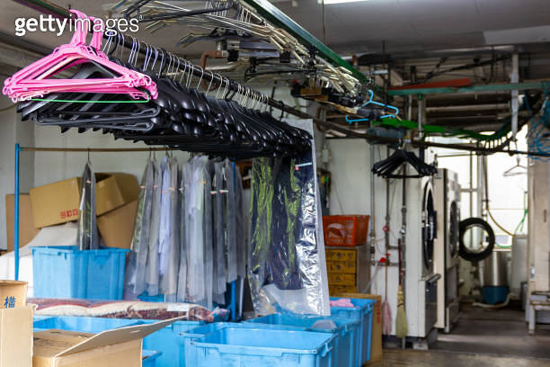Inside of a Dry Cleaners factory 이미지 (1568267462) - 게티이미지뱅크