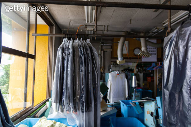 Inside of a Dry Cleaners factory (1527651805) - 게티이미지뱅크