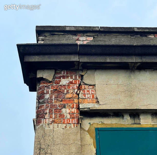 Old damaged building 이미지 (1499135512) - 게티이미지뱅크