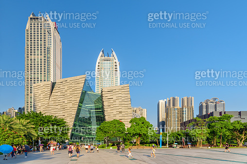 Scenic view of the Guangzhou Library and other modern buildings 이미지 ...