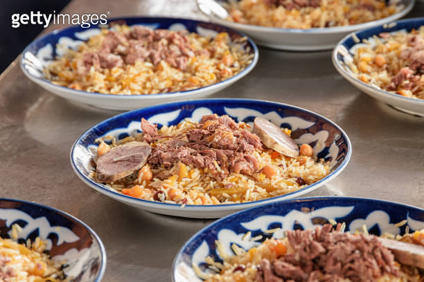 Fresh cooked wedding Uzbek plov in Tashkent, Uzbekistan 이미지 (1498133098 ...