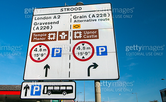 Road Sign to Strood at Rochester in Kent, England 이미지 (1391481826) - 게티 ...