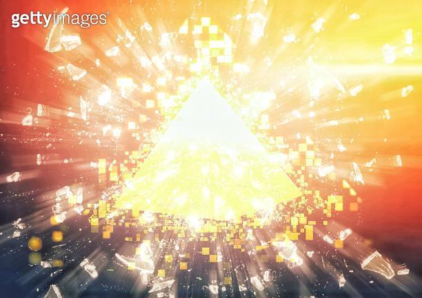 3d illustration of exploding golden triangular pyramid 이미지 (1637670694 ...