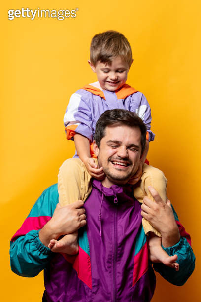 Father with son in 80s vintage sport suits 이미지 (1793239024) - 게티이미지뱅크