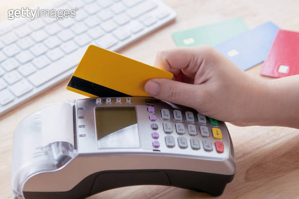 Credit card payment with EDC machine or credit card terminal. 이미지 ...