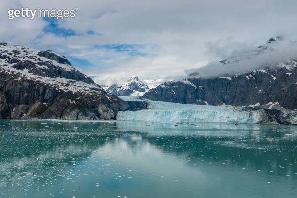 Spectacular view of the Glacier Bay Basin in southeastern Alaska, USA ...