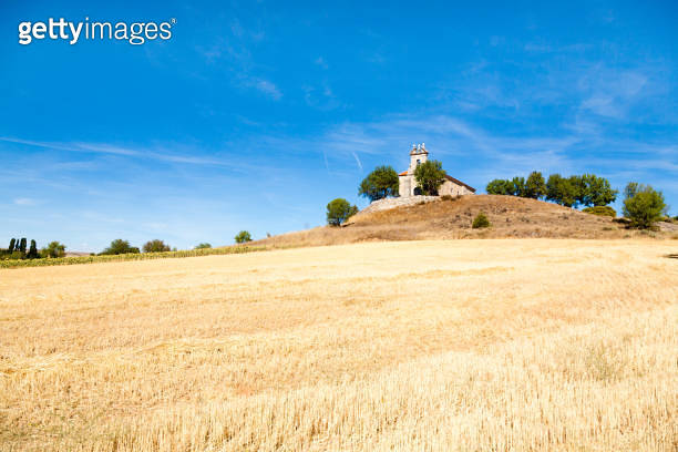Isolated church in the Castile and Leon countryside, Spain 이미지 ...