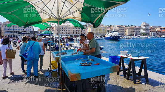 French fisherman selling fresh fish at Vieux Port in Marseille, France ...