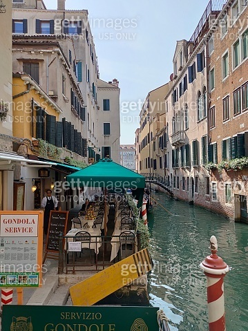 Gondola service in Venice with canal and old buildings 이미지 (1760060842 ...