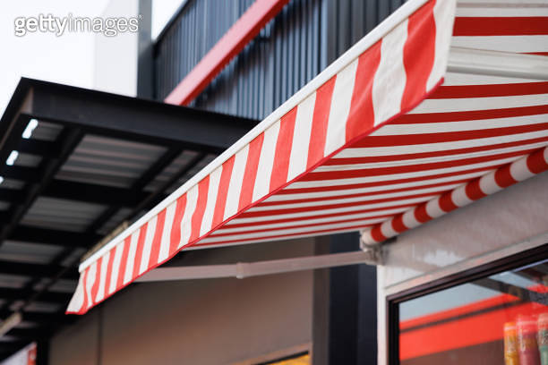 red and white striped awning. canvas roof of shop. 이미지 (1638023968 ...