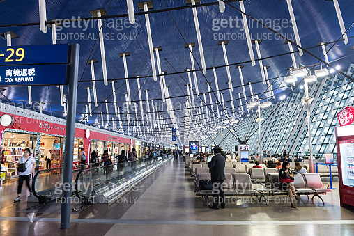 passengers at terminal 1 waiting gate in Shanghai PuDong Airport 이미지 ...
