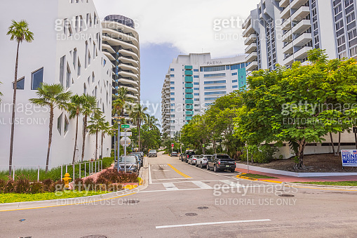 Beautiful street view in Miami Beach among residential buildings with ...
