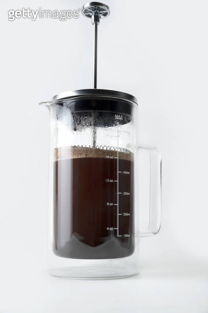 Fresh coffee in a French press coffee maker 이미지 (1714300925) - 게티이미지뱅크