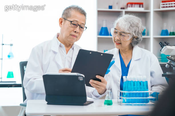 Senior scientists analyzing pharmaceuticals, asian people, senior man ...