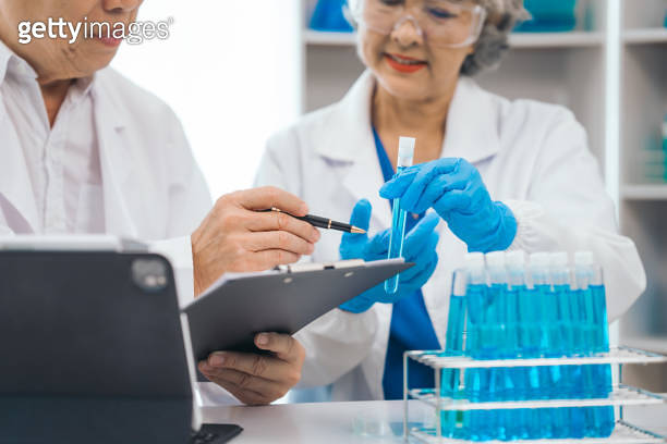 Senior scientists analyzing pharmaceuticals, asian people, senior man ...