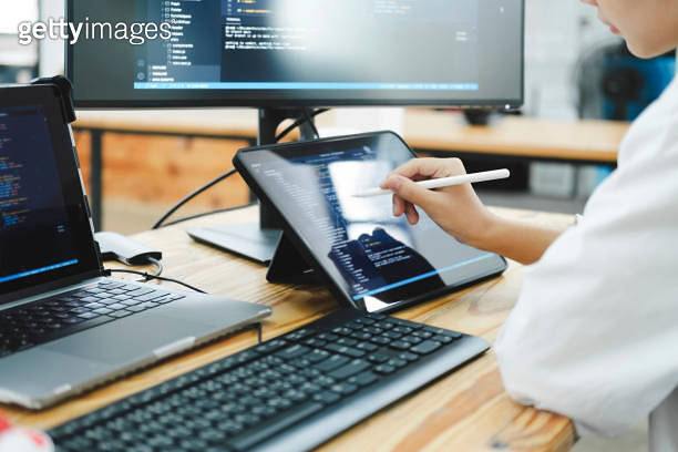 IT Programmer Starts Working on Desktop Computer. 이미지 (1805407717) - 게티 ...