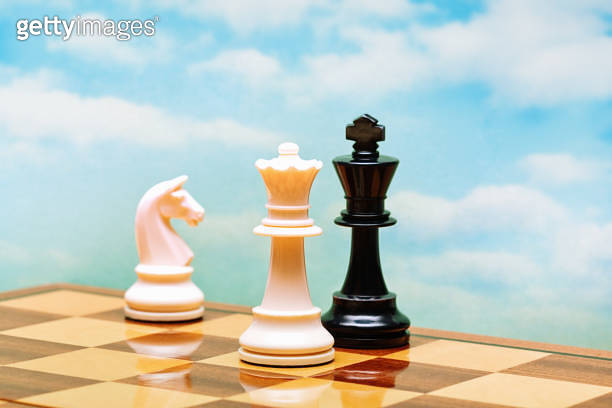 Checkmate! White queen defeats black king in a game of chess 이미지 ...