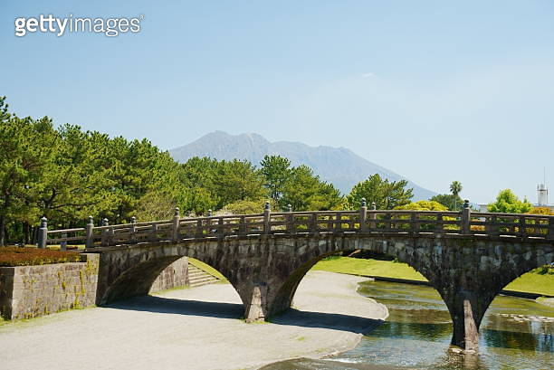 Sakurajima seen from the arch bridge of Ishibashi Park (1481283844 ...