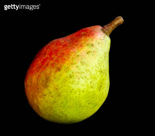 half red half green pear 이미지 (1782113883) - 게티이미지뱅크
