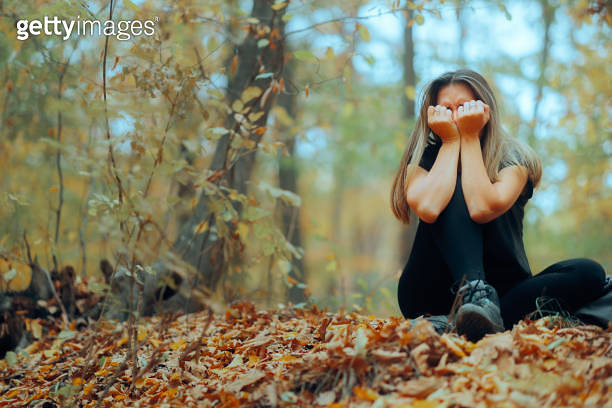 Sad Travel Woman Feeling Lost and Tired in the Forest (1771769932) - 게티 ...
