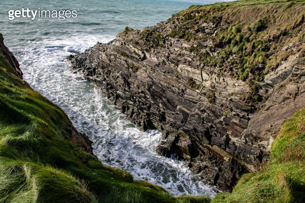 Rugged cliffs of Warren Strand Rosscarbery West Cork coastline. 이미지 ...