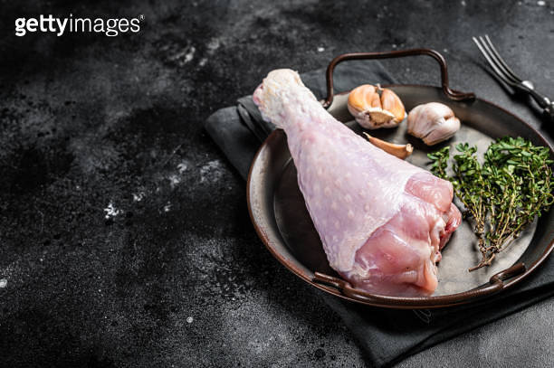Uncooked turkey legs Drumsticks, raw Poultry meat. Black background ...