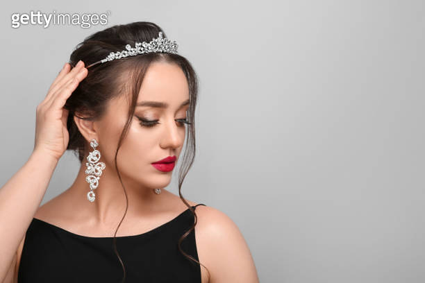 Beautiful young woman wearing luxurious tiara on light grey background, space for text 이미지 ...