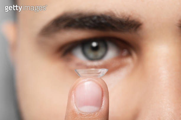 Young man with contact lens, focus on finger 이미지 (1473998792) - 게티이미지뱅크