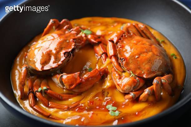 Delicious boiled crabs with sauce in bowl, closeup 이미지 (1850418936) - 게티이미지뱅크
