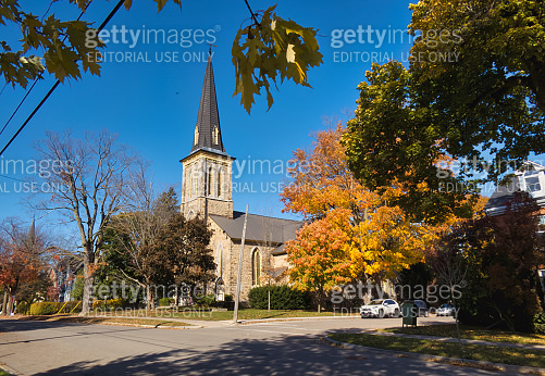 historic town church with tower and fall trees 이미지 (1651638862) - 게티이미지뱅크