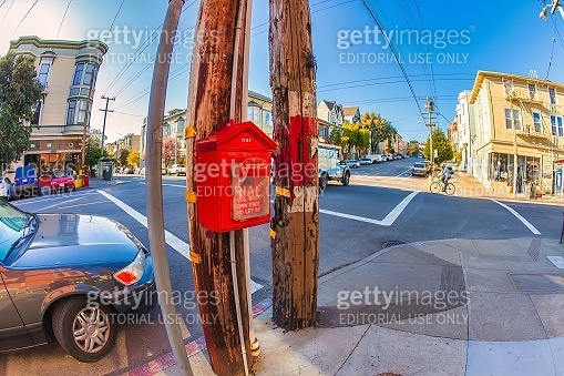 fire alarm box on wooden pole san francisco 이미지 (1479544519) - 게티이미지뱅크