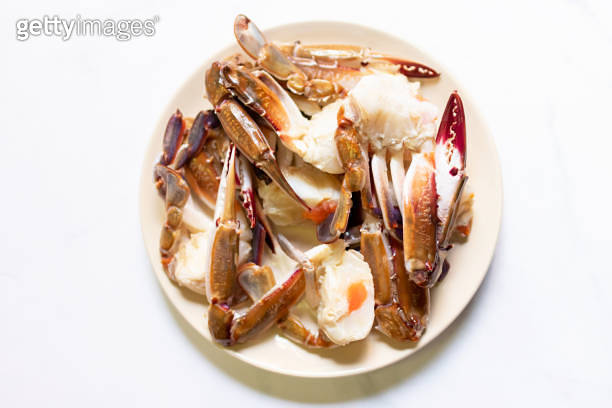 Fresh blue crab legs on plate preparing to delicious seafood meal. 이미지 ...