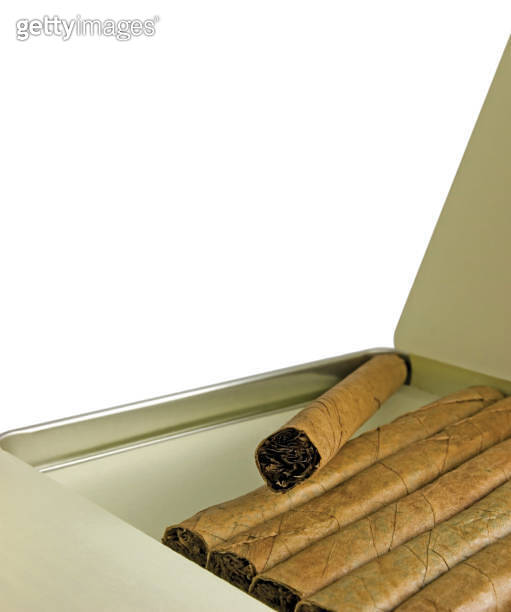 Cigar Box with Cigars CloseupOpen Cuban cigar box and cigars, large ...