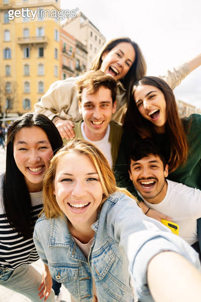 Vertical photo of young group of happy people taking selfie portrait outdoors 이미지 (1824549402 ...