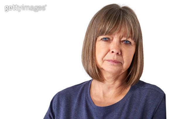 Female blank expression portrait 이미지 (1649388073) - 게티이미지뱅크