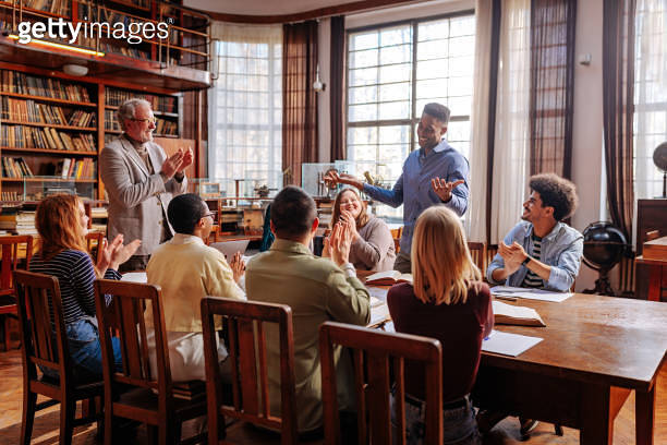 Academic discussion in class. 이미지 (1462188050) - 게티이미지뱅크
