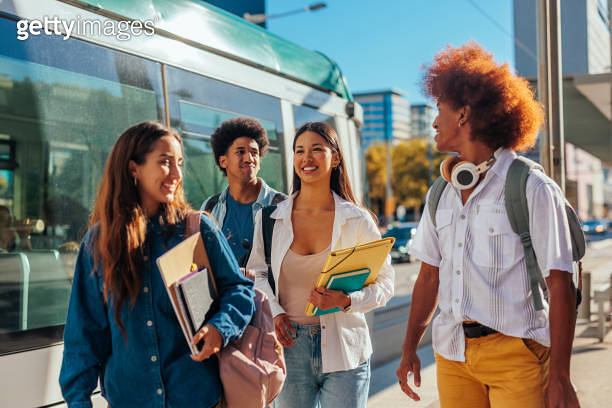 University students using public transport. 이미지 (1466761401) - 게티이미지뱅크