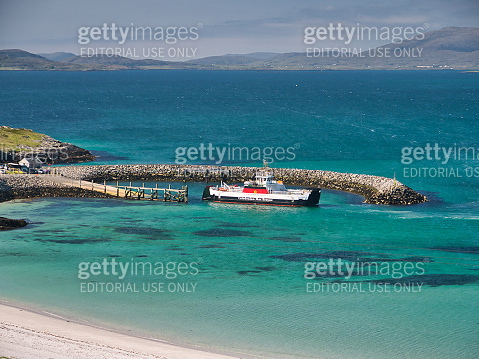 The CalMac (Caledonian MacBrayne) roll-on roll-off car ferry Loch ...