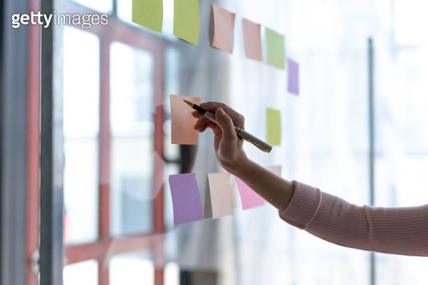 Asian businesswoman writing on sticky notes. Business people meeting ...