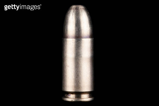 9mm caliber round on black. 이미지 (1541363821) - 게티이미지뱅크