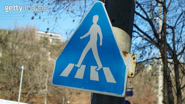 Old crosswalk traffic sign in Seoul, South Korea (1619270715) - 게티이미지뱅크
