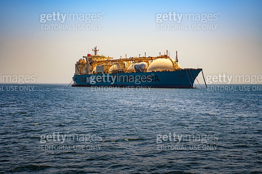 Karmol LNG tanker in Dakar, Senegal, Africa (1735068313) - 게티이미지뱅크