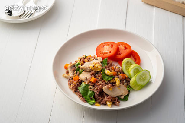 Fried riceberry rice (brown jasmine rice) with chicken breast and kale ...