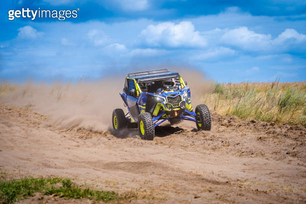 Amazing view on sandy active UTV. Extreme ride on 4x4 이미지 (1815120345 ...