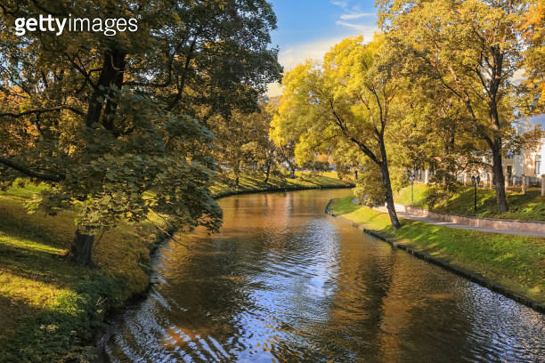 Fall in Riga, view of the city channel (1740415935) - 게티이미지뱅크