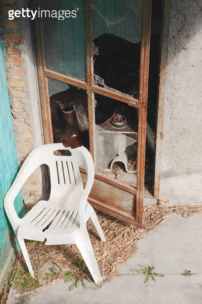 Glass door and broken objects, old house (1695713181) - 게티이미지뱅크