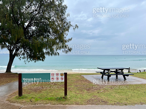 Wategos Beach Information Sign and Wooden Picnic Table 이미지 (1747418216 ...