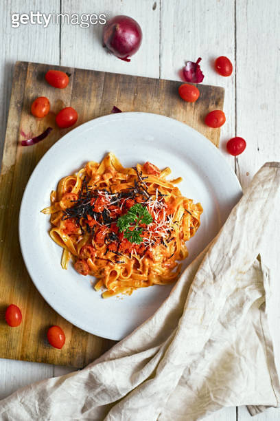 creamy sauce pasta with ebiko (1726060774) - 게티이미지뱅크