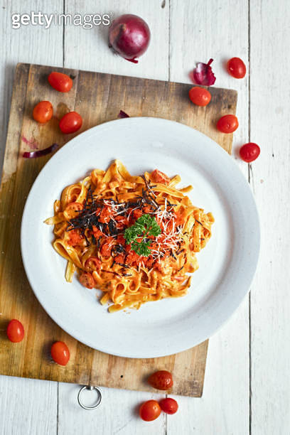 creamy sauce pasta with ebiko 이미지 (1726062534) - 게티이미지뱅크
